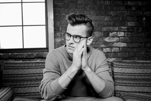 Stanaj, l'arrivée d'un nouveau romantique - Hier Soir à Paris, Demain à ...